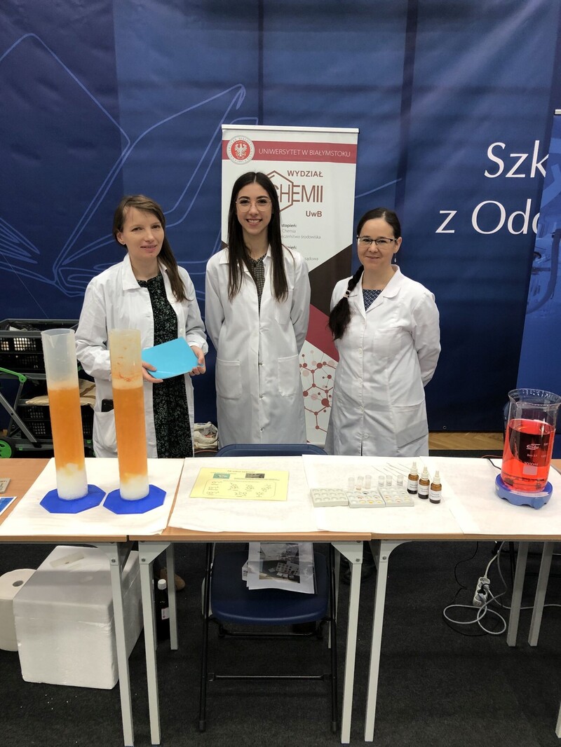 XVII targi edukacyjne II LO / Aktualności / Wydział Chemii Uniwersytetu w Białymstoku